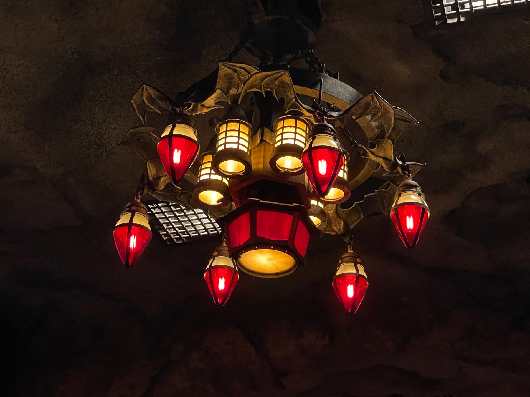 Das Stakehouse – Dark Universe at Epic Universe – Theme Park MoJu