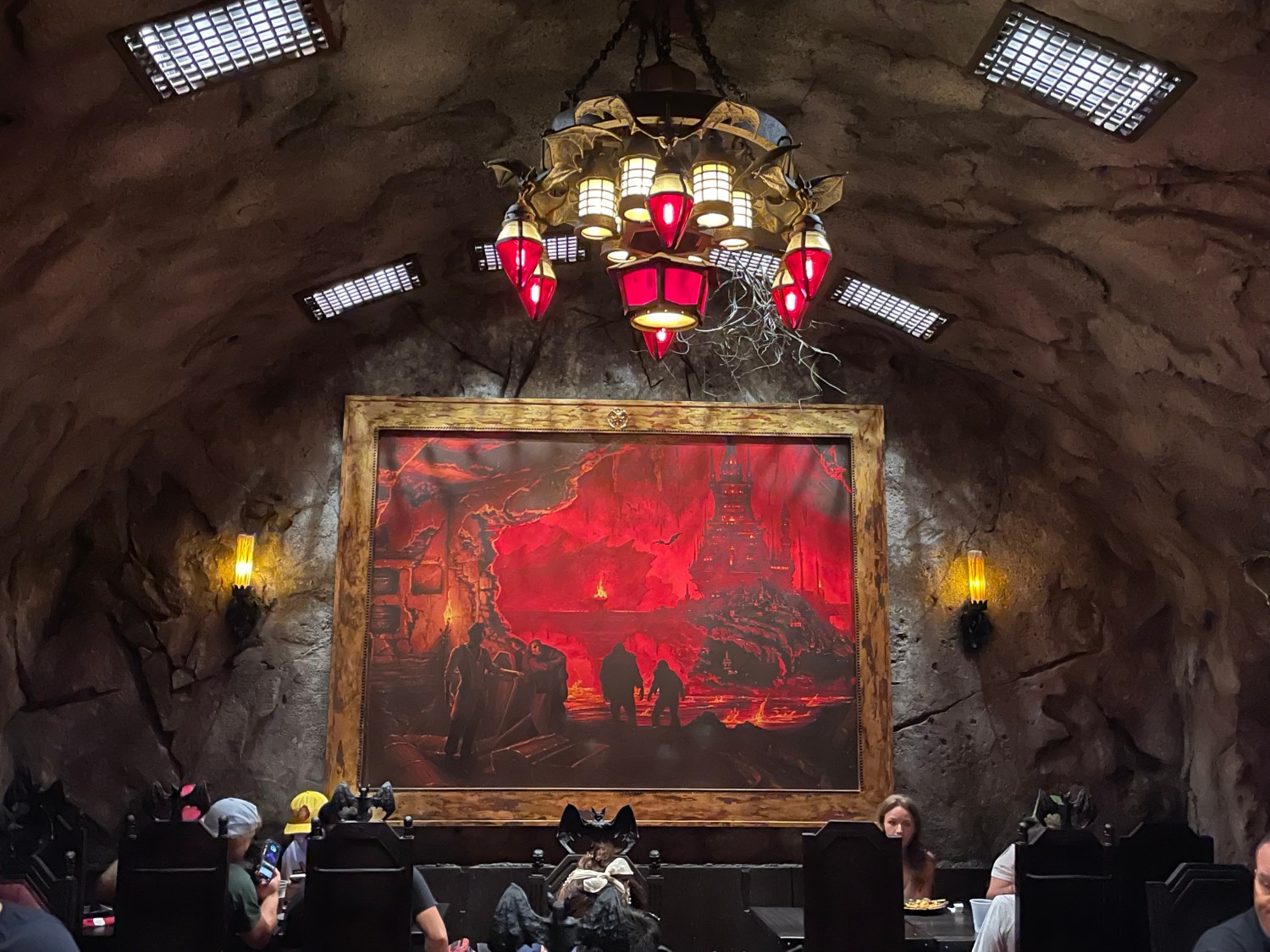 Das Stakehouse – Dark Universe at Epic Universe – Theme Park MoJu